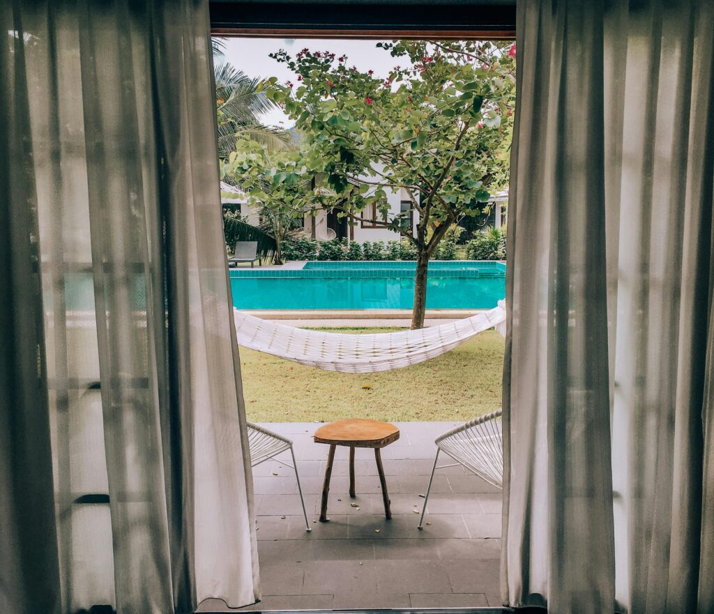Resort-Style Outdoor Pool Design Ideas For Luxury Backyards ...